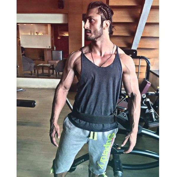 The Action Hero Vidyut Jamwal Will Swoon You With His Sexy Body