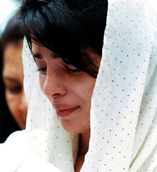 Celebrities Crying During Funerals - These Pictures Will Break Your Heart