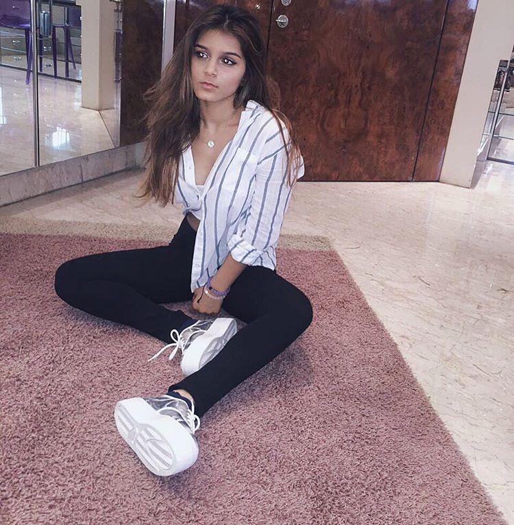 Daughter Of Yash Birla : Shloka Birla Perfectly Stuns In All These ...