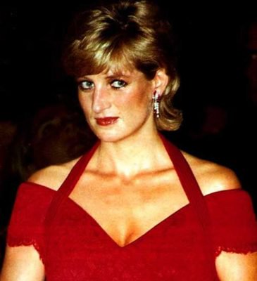 Beautiful women with scars are a proof that women are the mesmerizing.