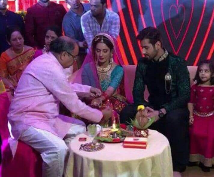 You Know You Can't Miss These Engagement Photos Of Puja And Kunal!