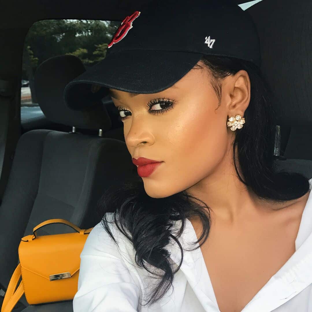 Internet Can't Keep Calm AFTER Discovering The Lookalike Of Rihanna!