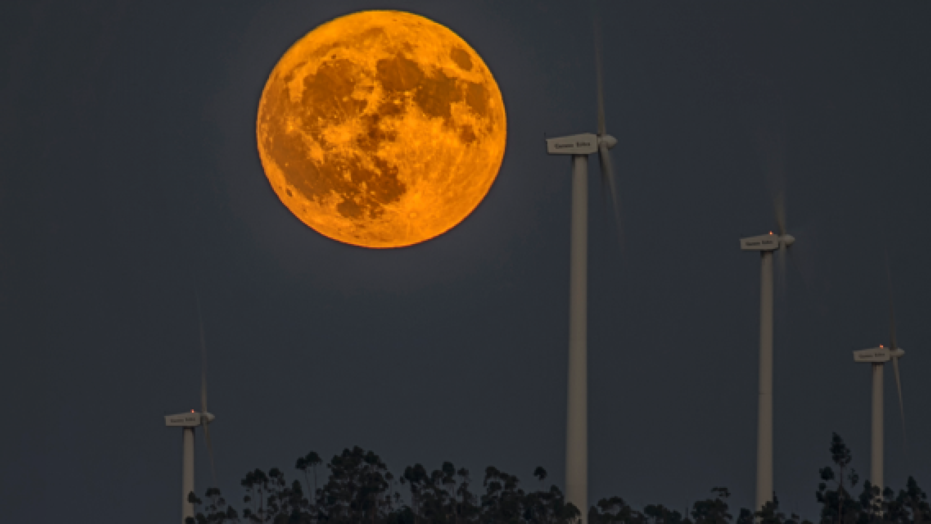 Artificial Moon - China, The Technological Maverick