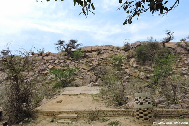 Connection of Lord Krishna And 18 Signs On Govardhan Parvat