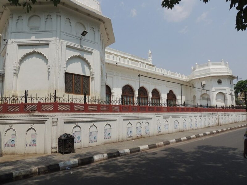 Lucknow "Nawabon Ka SHeher" With Stunning Historical Vibrance